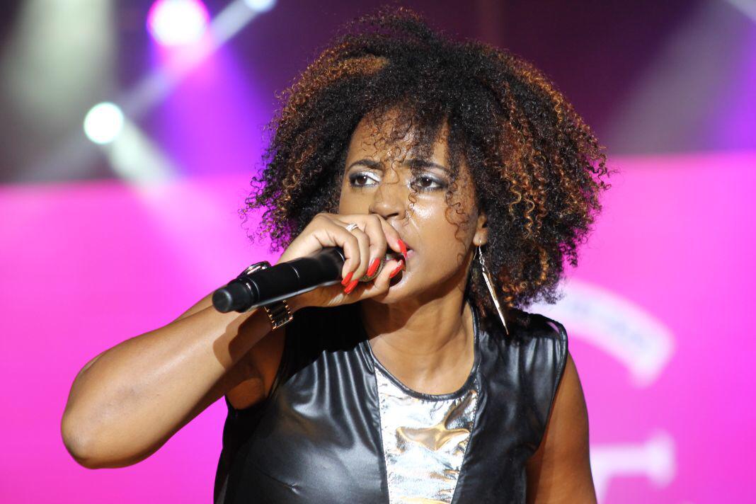 [Versus] Nega Gizza Vs Eva Rap Diva: Guerreiras da Pátria – CenasQueCurto
